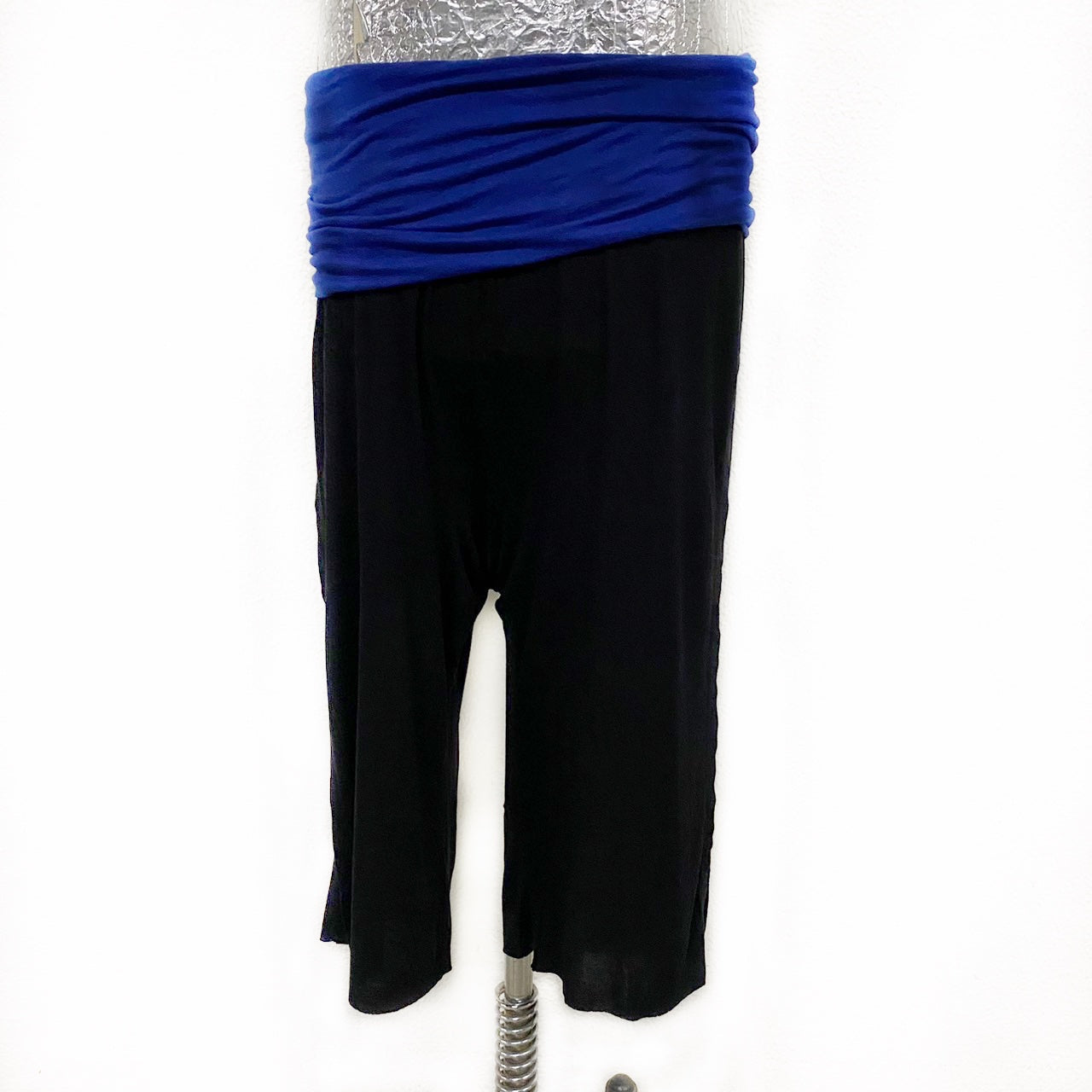 L.G.B./YOGA/PT HALF SLIT – CIRCUS by MANIAC